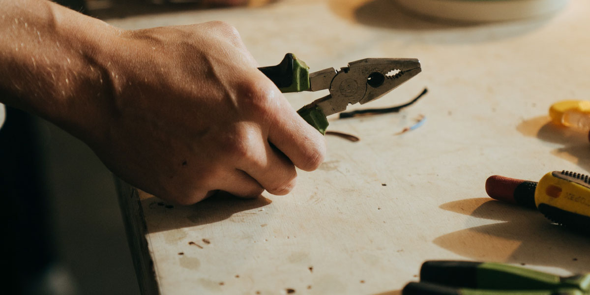 Tipos de tenazas: La herramienta esencial en un taller